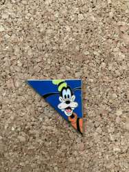 48318 - Goofy (blue triangle) - Tangram Pin Set - Mickey Mouse and Friends