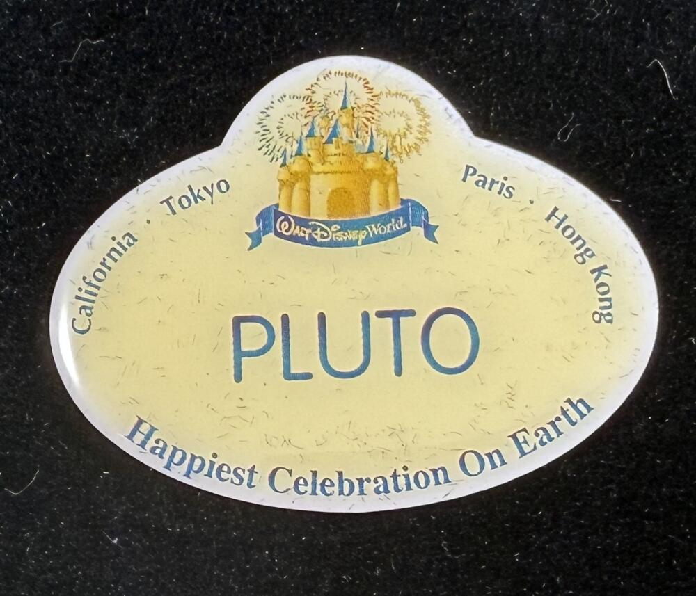 102537 - 50th Anniversary Name Tags Set - Pluto Only - DLR Cast Member ...