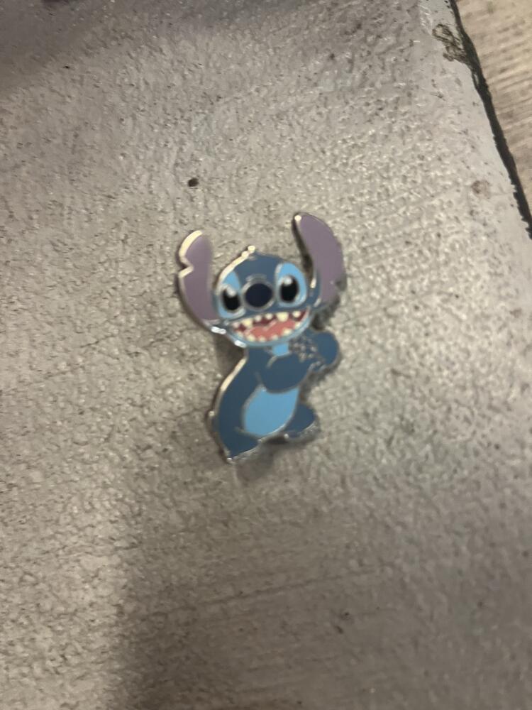 103952 - Stitch Hands Clasped - Lilo and Stitch