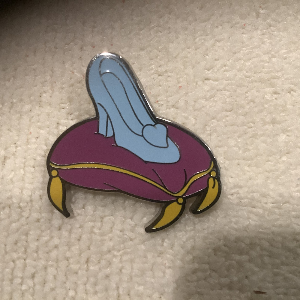 10269 - 4-pin set - Glass Slipper - Disney Parks - Cinderella Icons