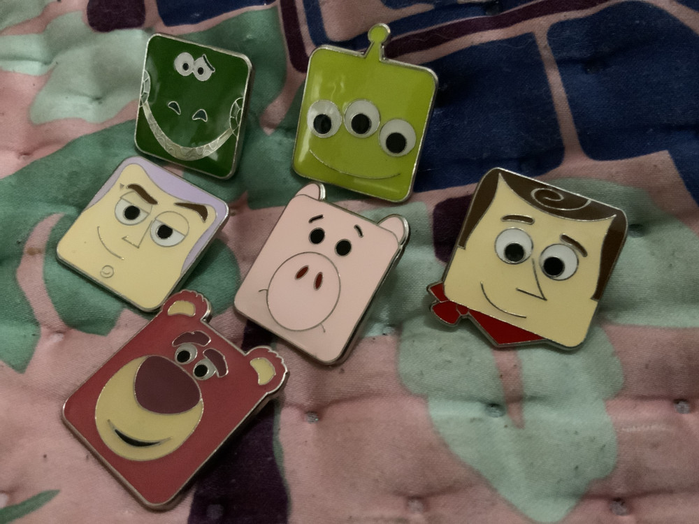 33310 - Toy story set of pins - Toy Story Land Mystery Pin Collection ...