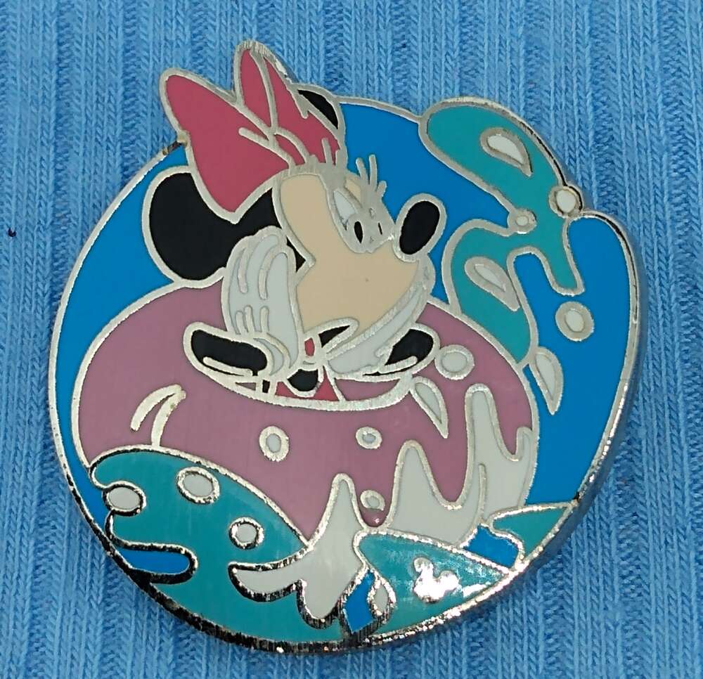 33407 - Minnie Mouse - 2007 Hidden Mickey - Characters in Inner Tubes ...