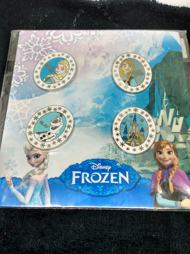 33489 - Anna, Elsa, Olaf and Castle - Frozen Oval Frames Booster