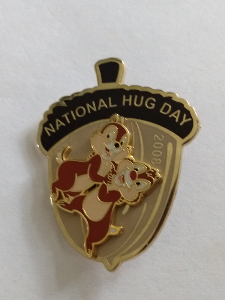 33523 - National Hug Day - Chip & Dale - National Hug Day