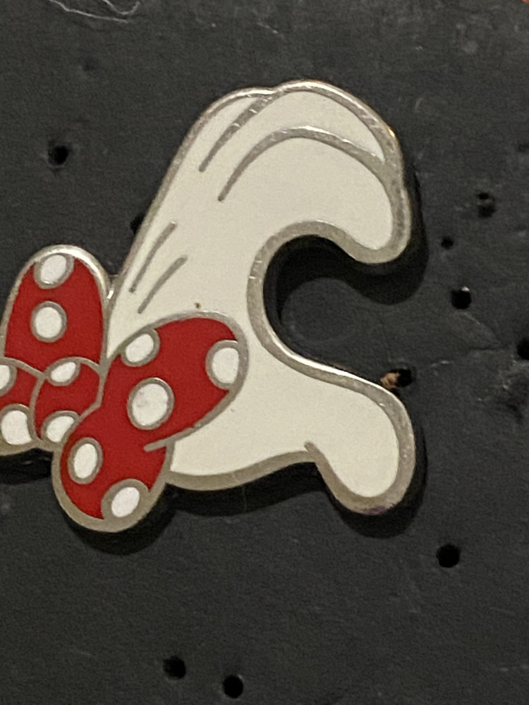 34278 - Minnie Mouse Left Hand - Minnie Mouse Love Sign - Disney Store ...