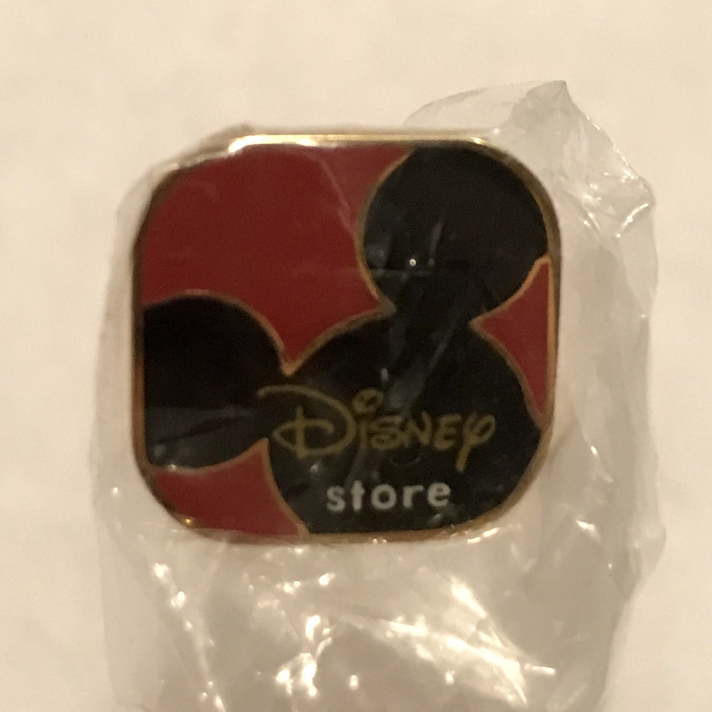 34798 - Disney Store CM Exclusive - Traditions 2002 - Disney Store Cast ...