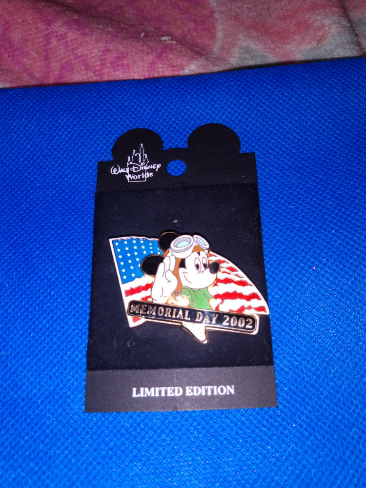 35417 - 2002 Avuator Mickey Saluting - Memorial Day