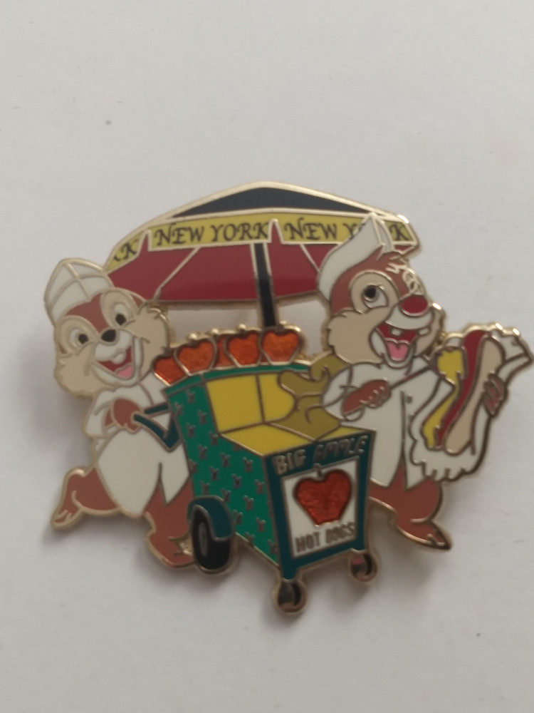 37010 - Chip & Dale with a NY Hot Dog Big Apple Vending Cart - World Of ...