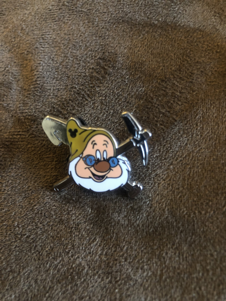 Doc - 2014 Hidden Mickey - The Seven Dwarfs | Pin & Pop