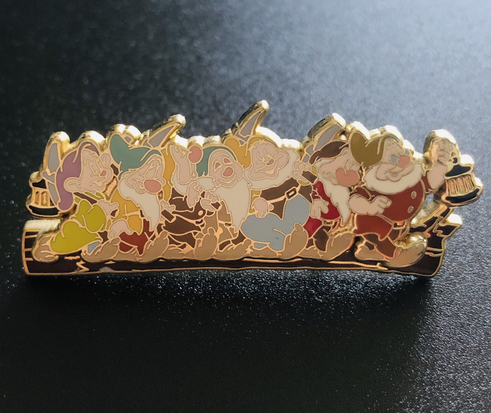 40985 - On Log - Snow White and the Seven Dwarfs - Disney Store UK ...