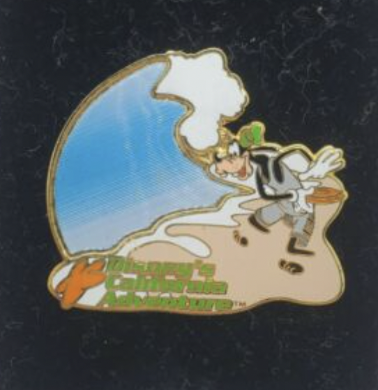 46434 - Goofy at Beach with Frisbee and Lenticular Waves - Disney's ...