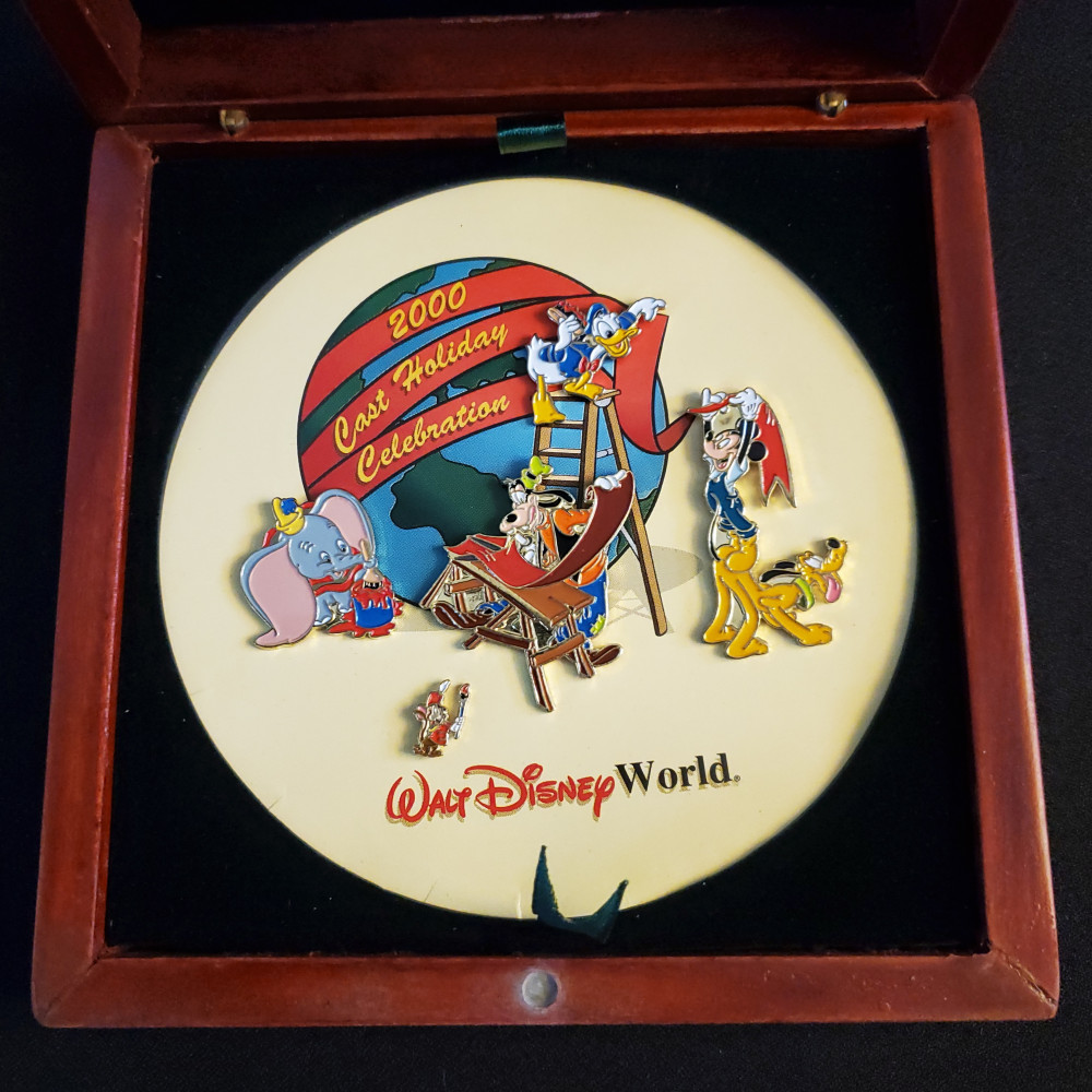 50065 - Full Set - 2000 Cast Holiday Celebration Set - Walt Disney ...