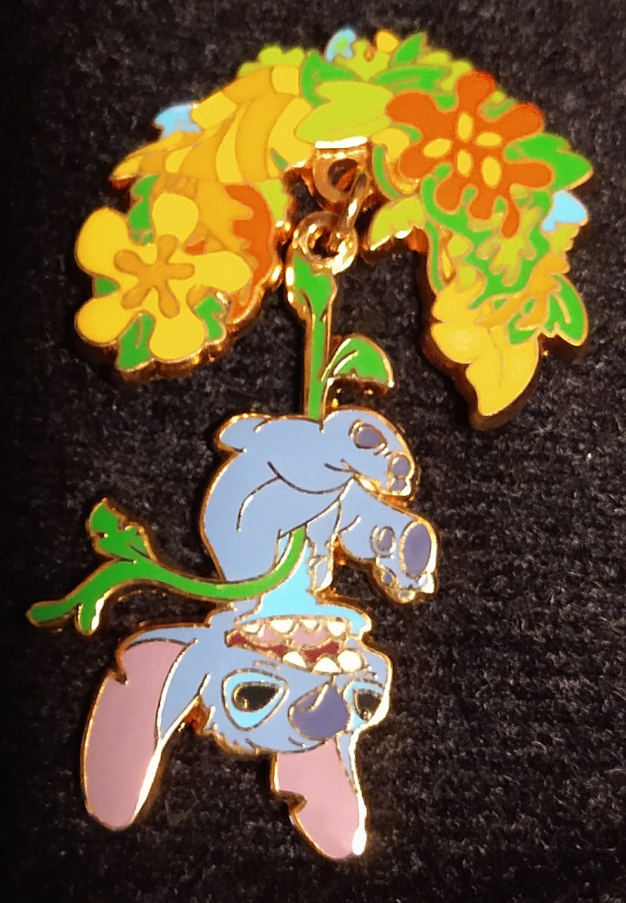 54516 - Stitch Swinging on a Vine - Lilo & Stitch