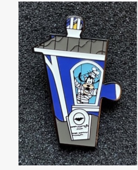 57670 - Goofy - Mickey and Friends Haunted House - Loungefly Disney Pin