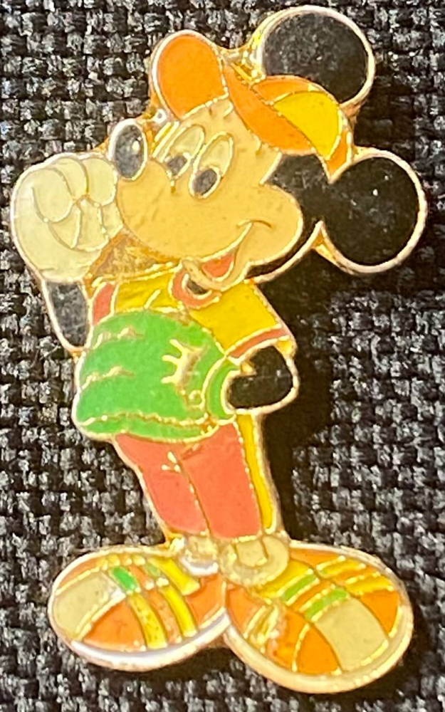 57897 - Mickey with Green Baseball Glove - Mickey Mouse