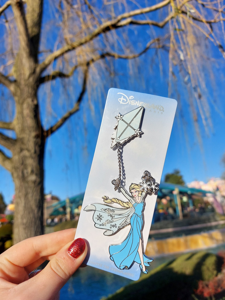 58029 - Elsa - Flying a kite - Disneyland Resort Paris Disney Pin
