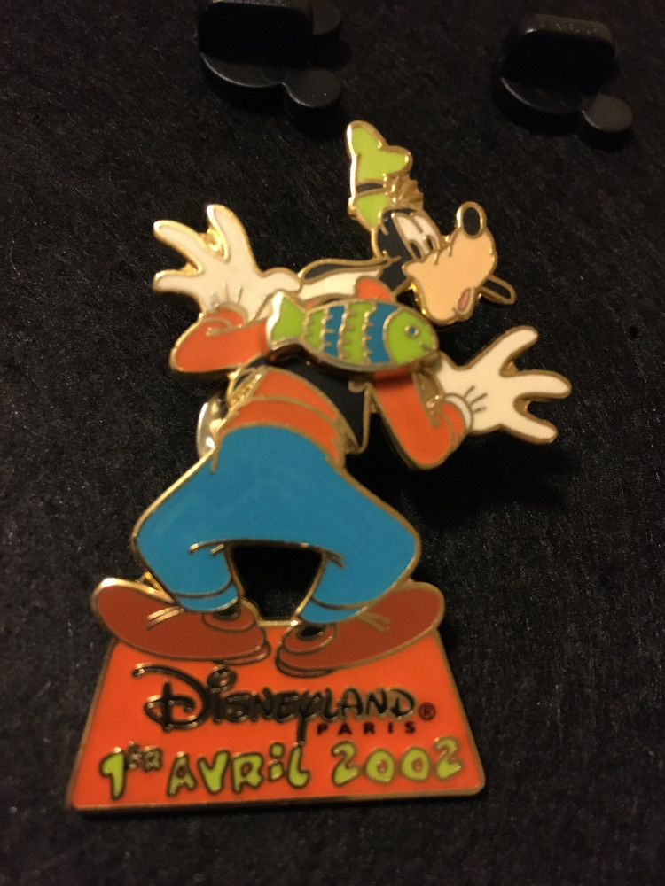 58421 - Goofy with slider Fish 2002 - April Fools Series - Disneyland ...