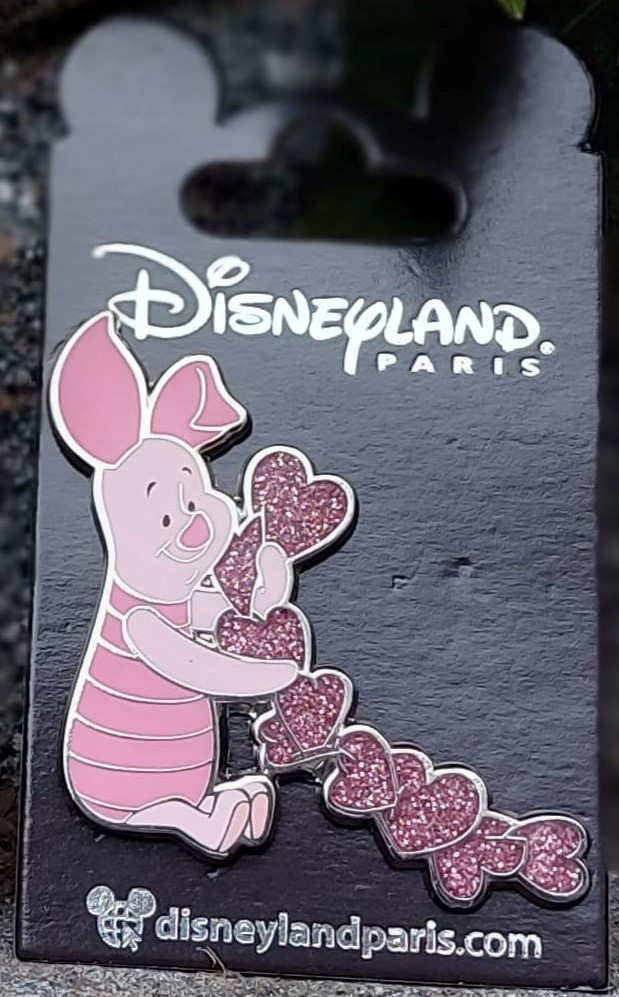 59421 - Piglet with string of hearts - Valentine's Day - Disneyland ...