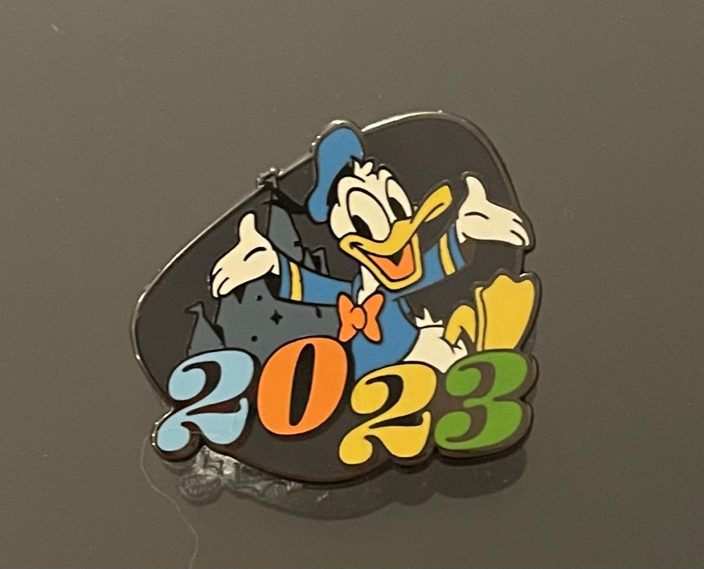 59606 - Mickey Mouse and Friends Pin Trading Booster Set - Donald Duck ...