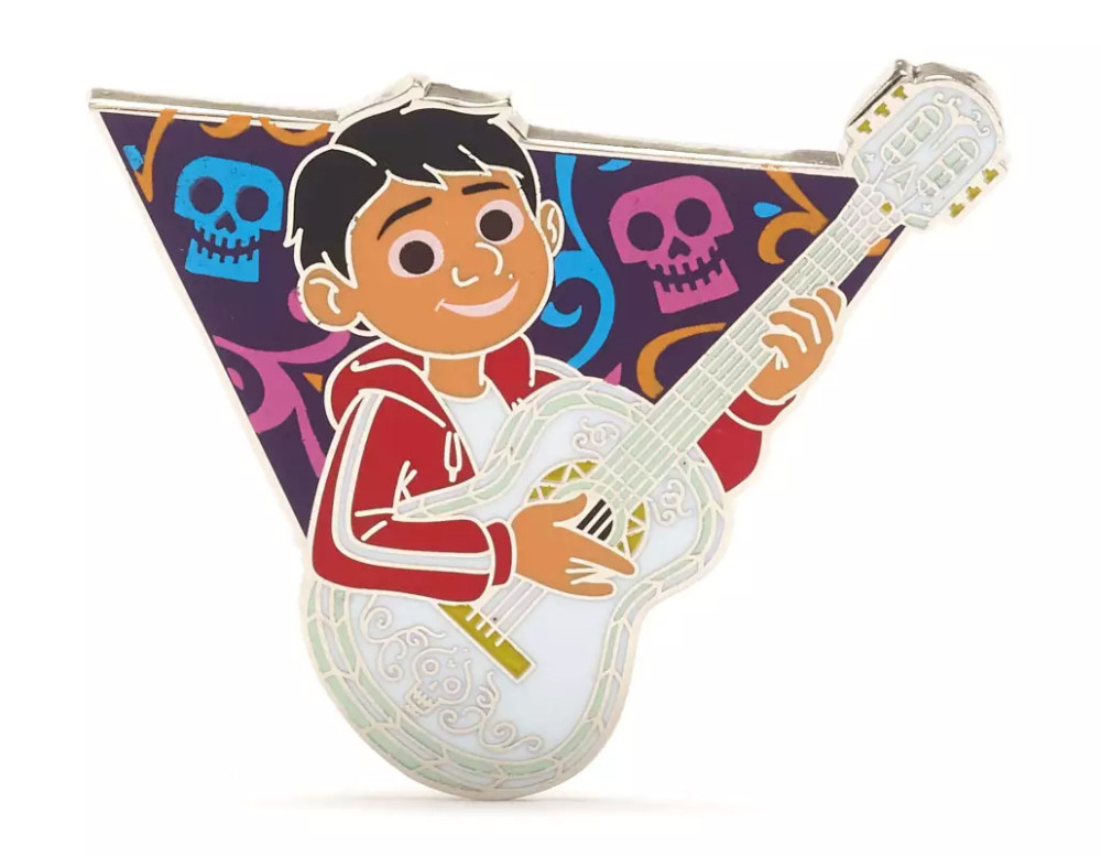 59860 - Miguel playing guitar - Coco