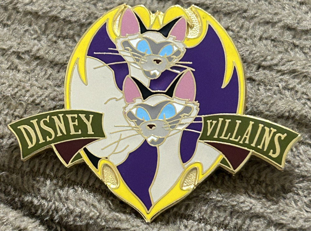 60679 - Si and Am - Disney Villains Shield