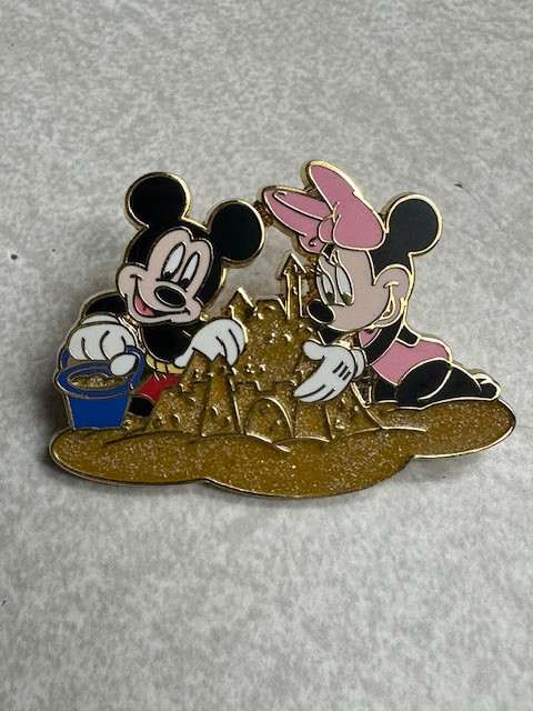 68176 - Mickey and Minnie - Mickey and Minnie building a Sandcastle ...