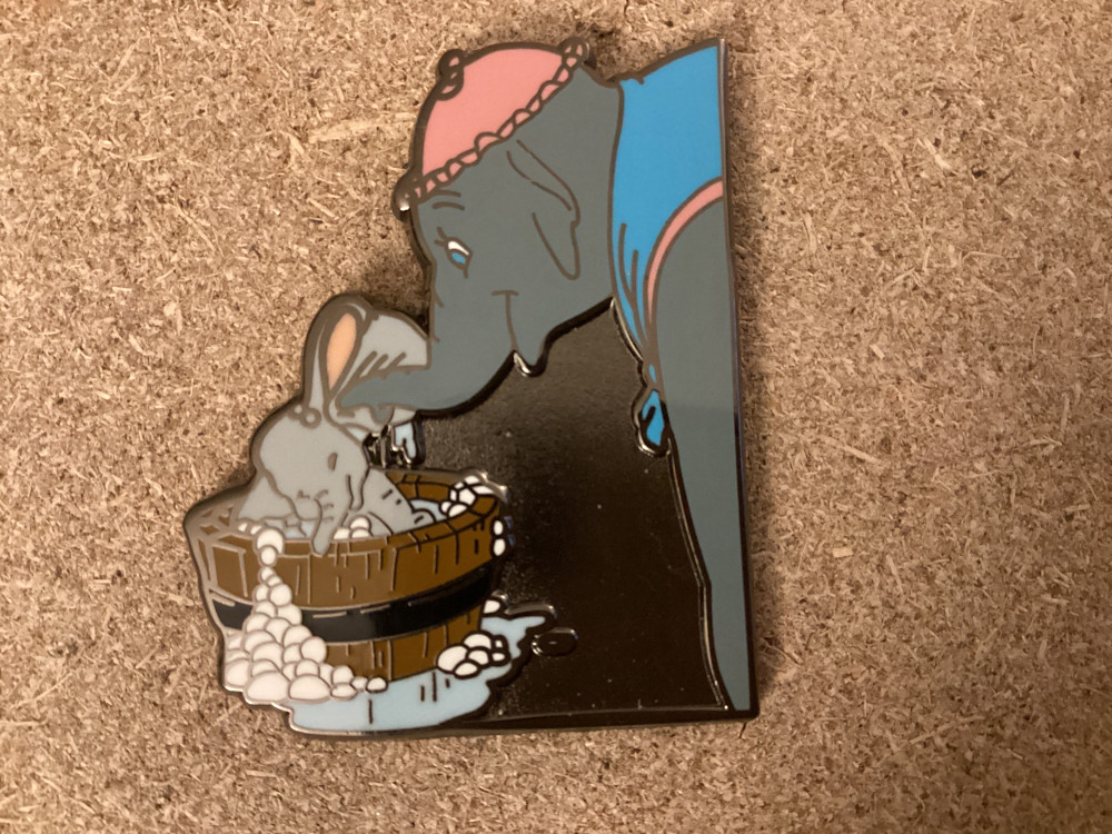 68525 - Dumbo getting a bath - Memorable Moments - Disneyland Resort ...