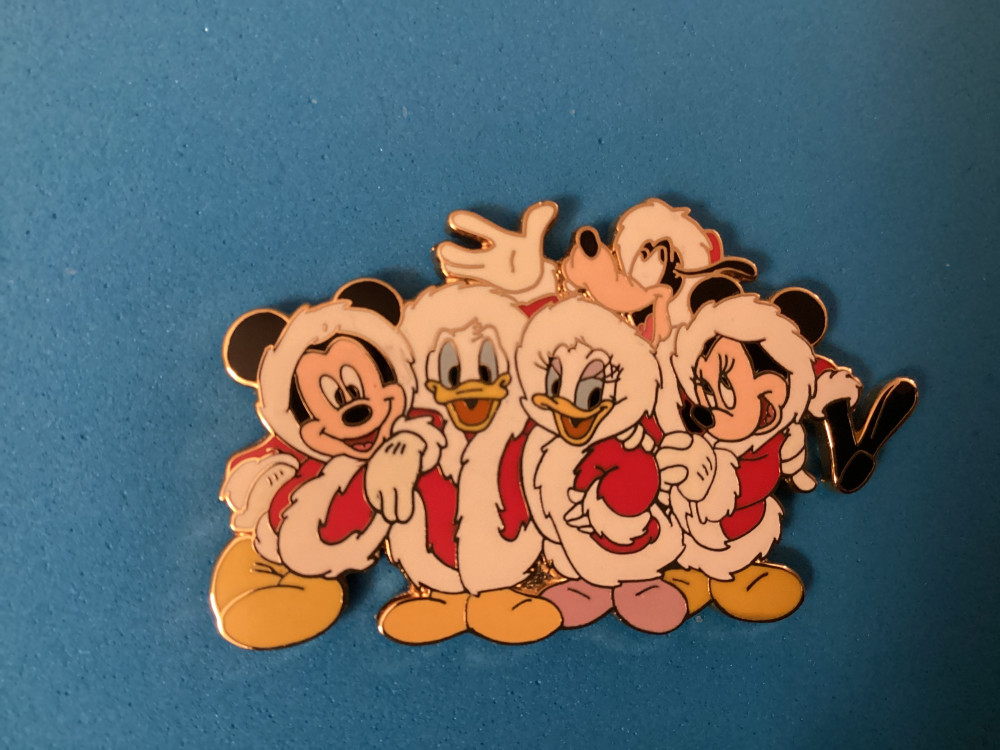 70542 - Fab 5 in Santa Suits - Disney Auctions Fab 5 in Santa Suits ...