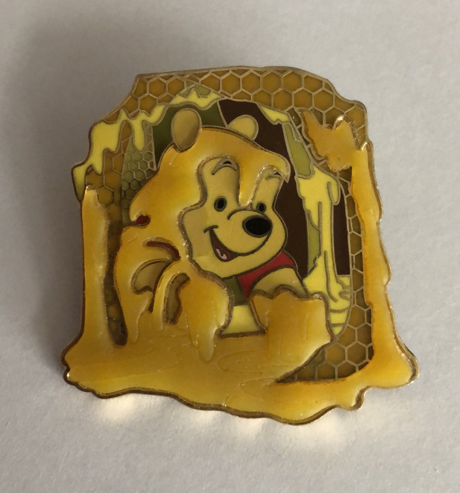 72288 - Pooh Bear Stuck in Honey - 3D - Winnie the Pooh
