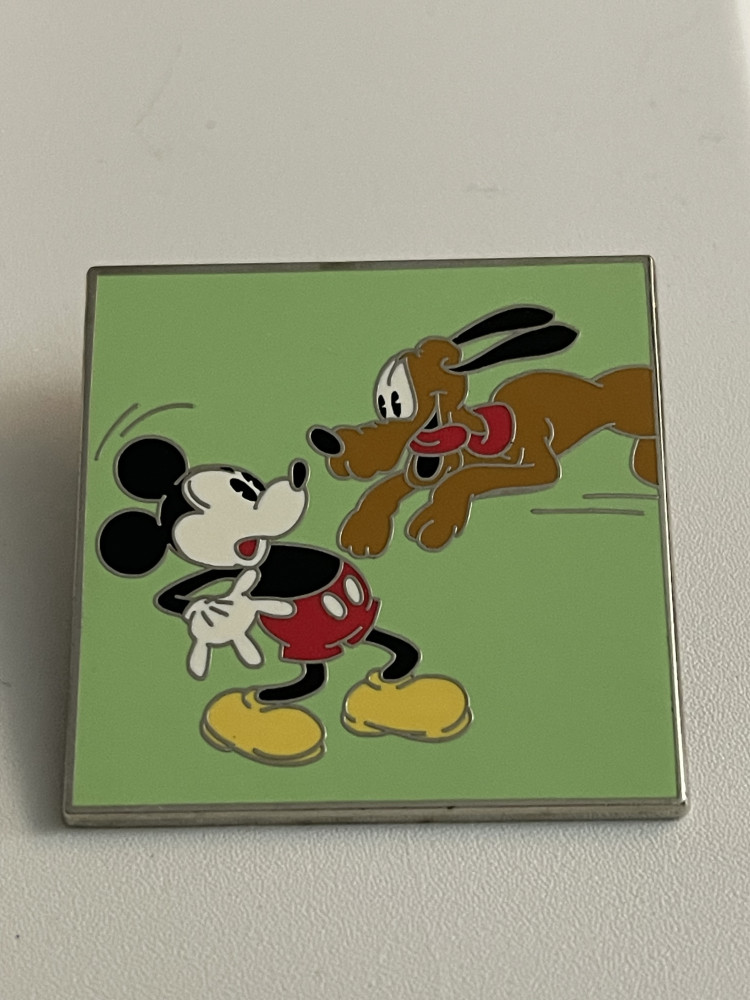 72335 - Pluto Jumping on Mickey - Mickey comic mystery Collection