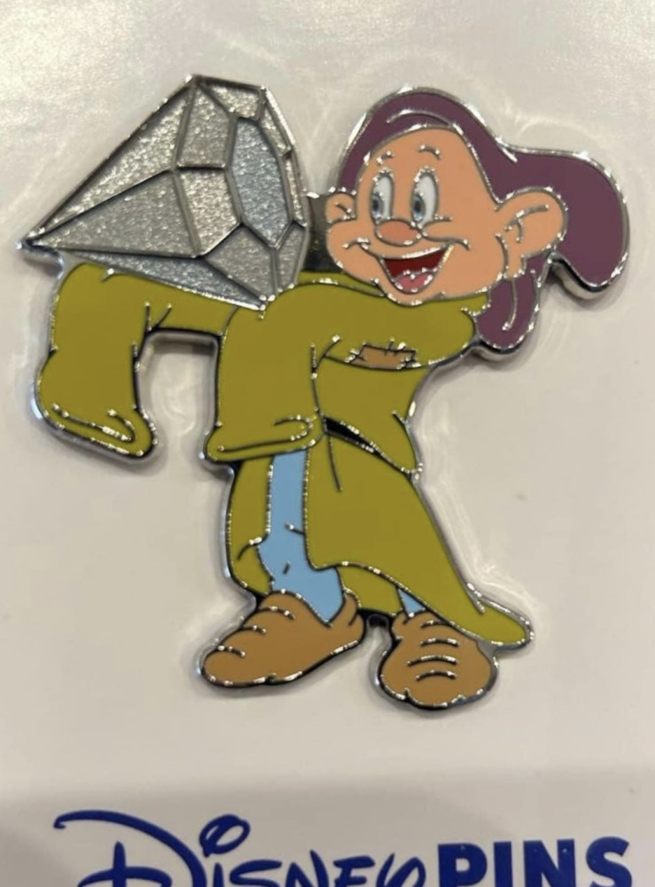 75857 - Dopey holding diamond - Snow White and the Seven Dwarfs