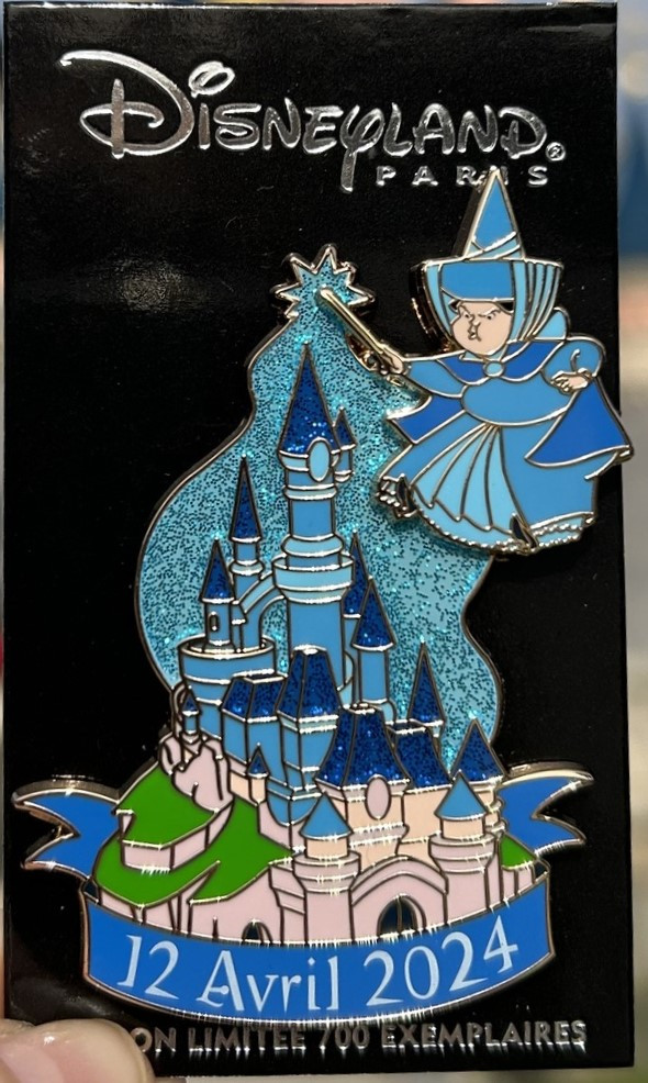76868 - 12 avril 2024 - Merryweather making the castle blue ...