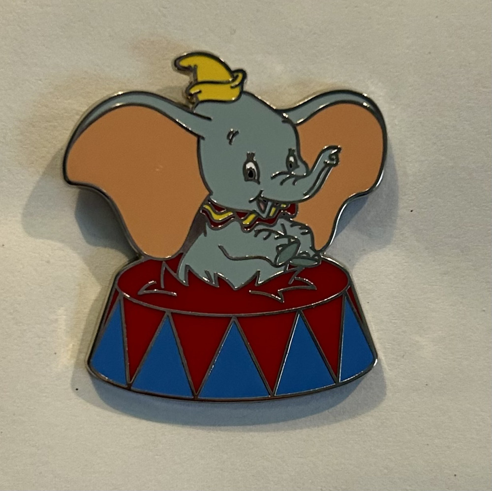 77454 - Dumbo in Pedestal ONLY - Characters Bursting Out of Objects Starter Set
