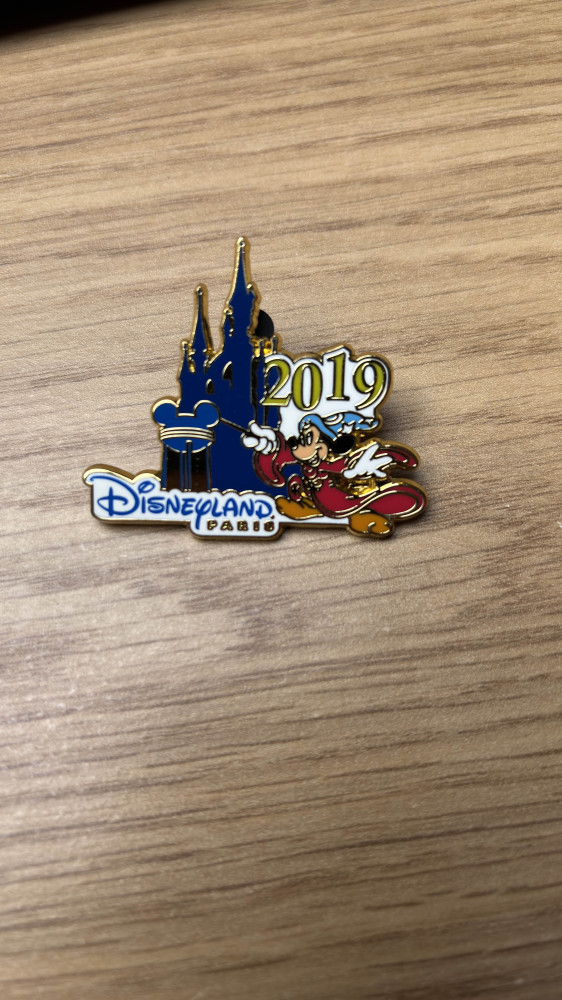 78631 - Sorcerer Mickey with Castle - 2019 Dated Year Pins - Disneyland ...