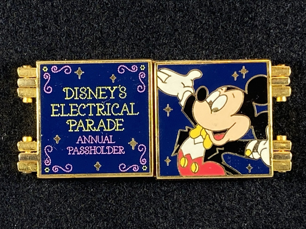 79451 - Annual Passholder- Hinged Mickey with Elliott Float - Disney's ...
