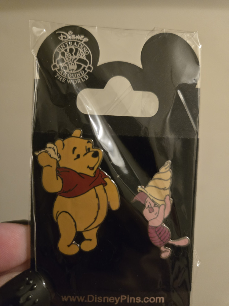 86603 - pooh and piglet with shell - Winnie the Pooh