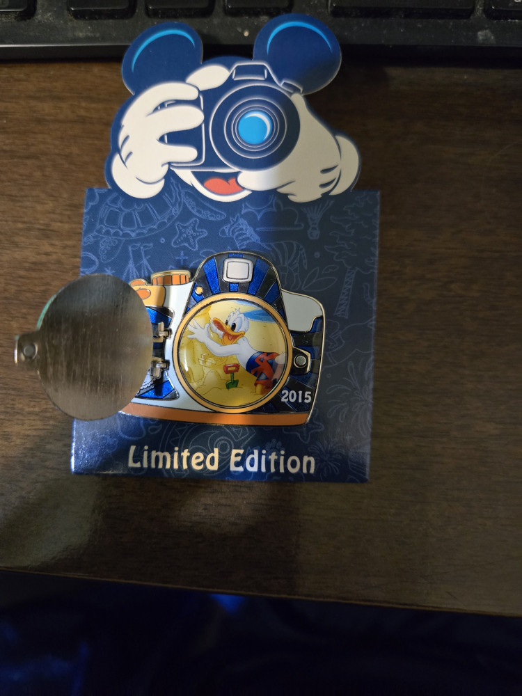 87349 - Donald Inside camera lens - Disney Vacation Club 2015 Camera ...