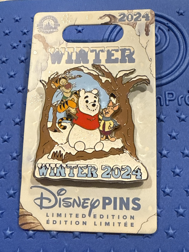 88194 - 2024 Tigger and Piglet making Pooh snowman - Disney Parks ...
