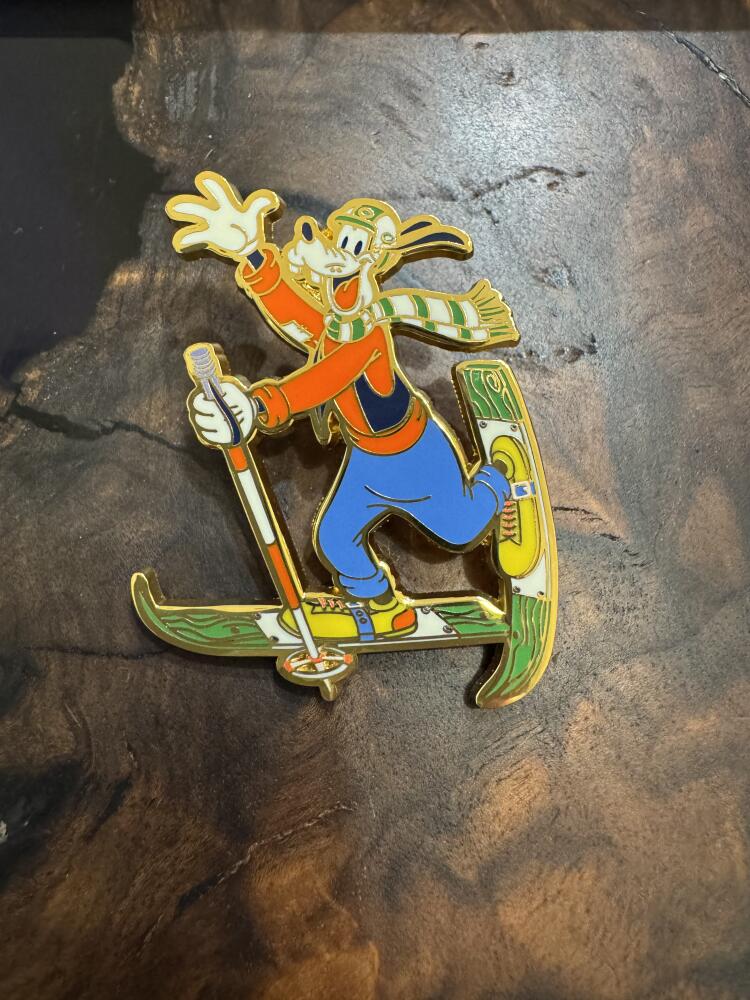 91140 - Goofy - BoxLunch Exclusive - Mickey & Friends Skiing Adventure ...