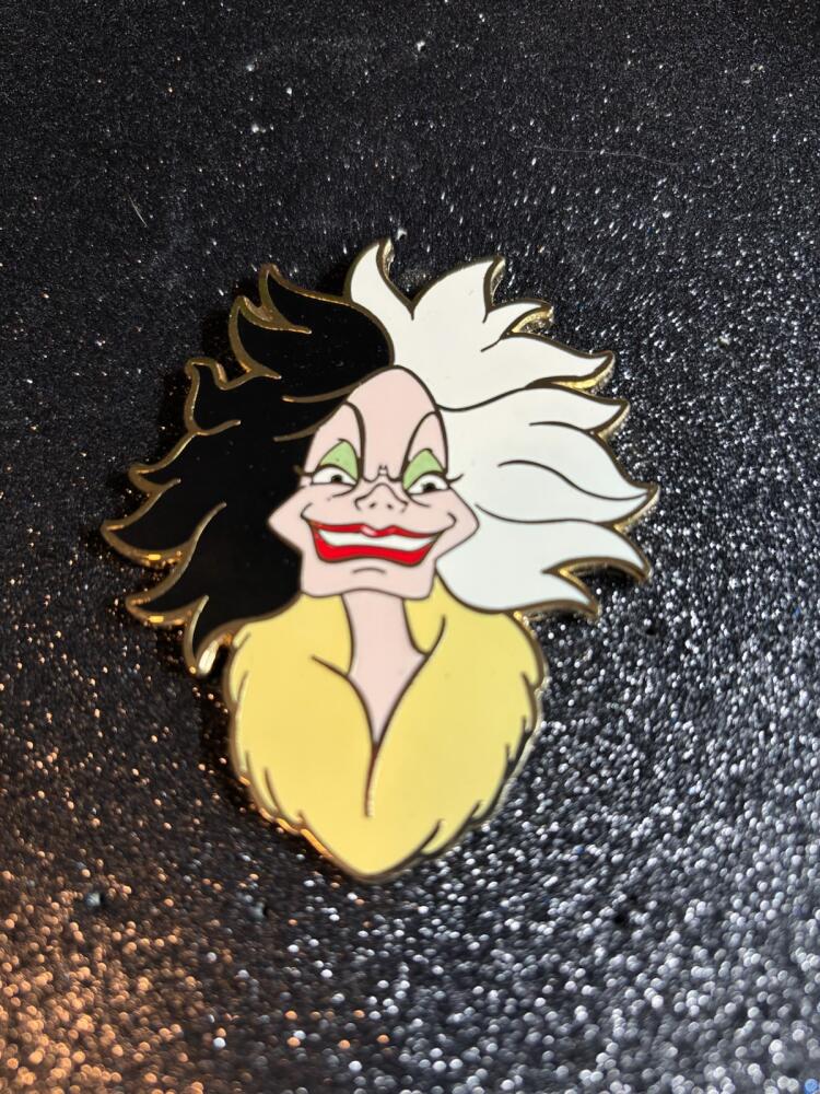 91680 - Cruella de Vil - Face - Jumbo - Disney Store - Jumbo Bust Pin ...