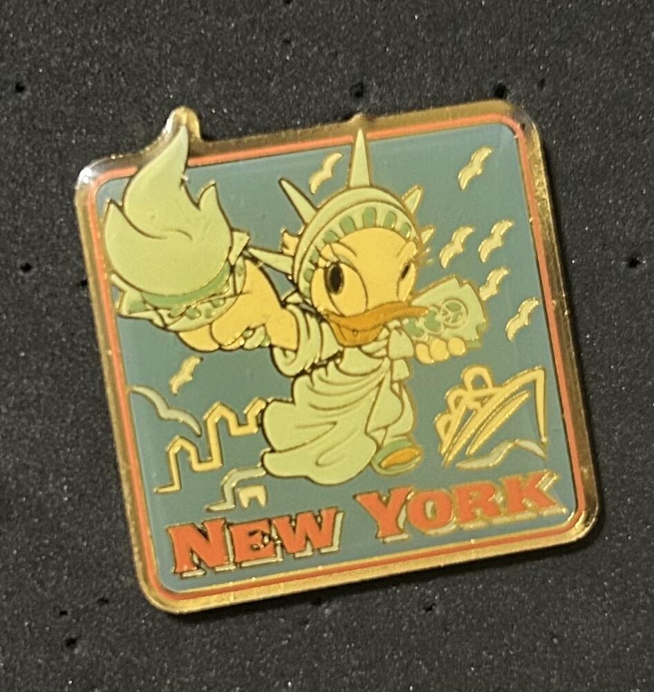 92352 - Daisy Duck as Statue of Liberty - Tokyo Disneyland Resort ...