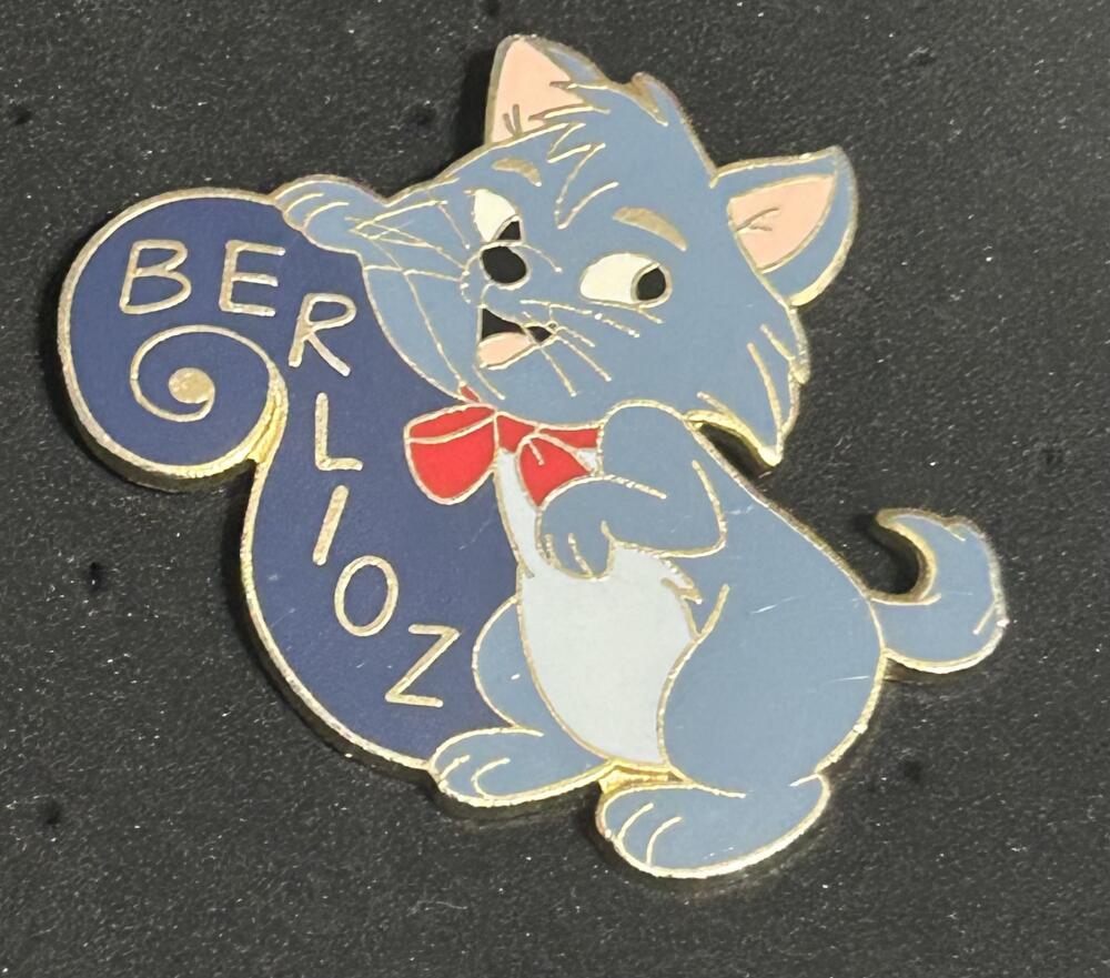 92972 - Berlioz with his name - The Aristocats