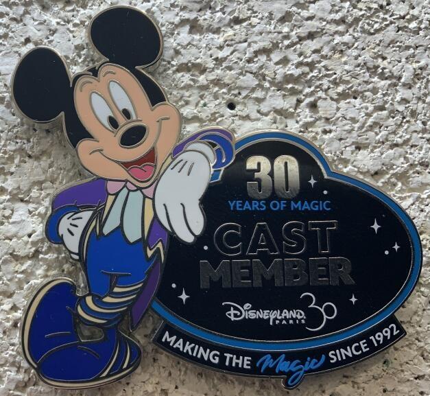 93863 - Mickey - 30 anniversaire - Cast Member - Disneyland Paris ...