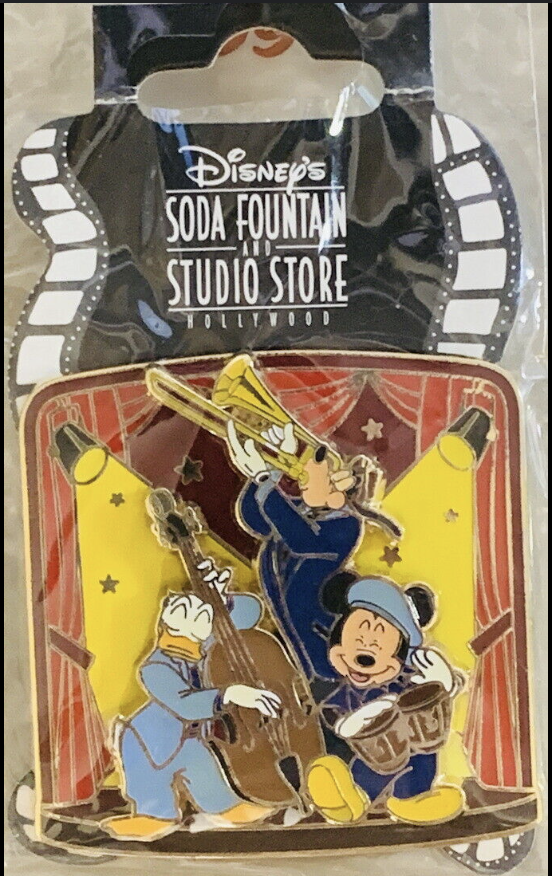 93964 - Mickey, Goofy, and Donald - On stage - Disney Studio Store ...