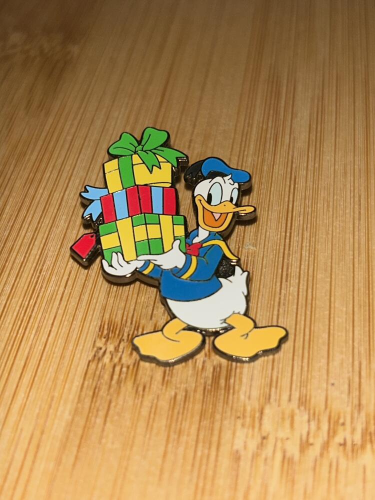 94219 - Donald Duck with Presents - Disney Store Fab 5 Holiday Set ...