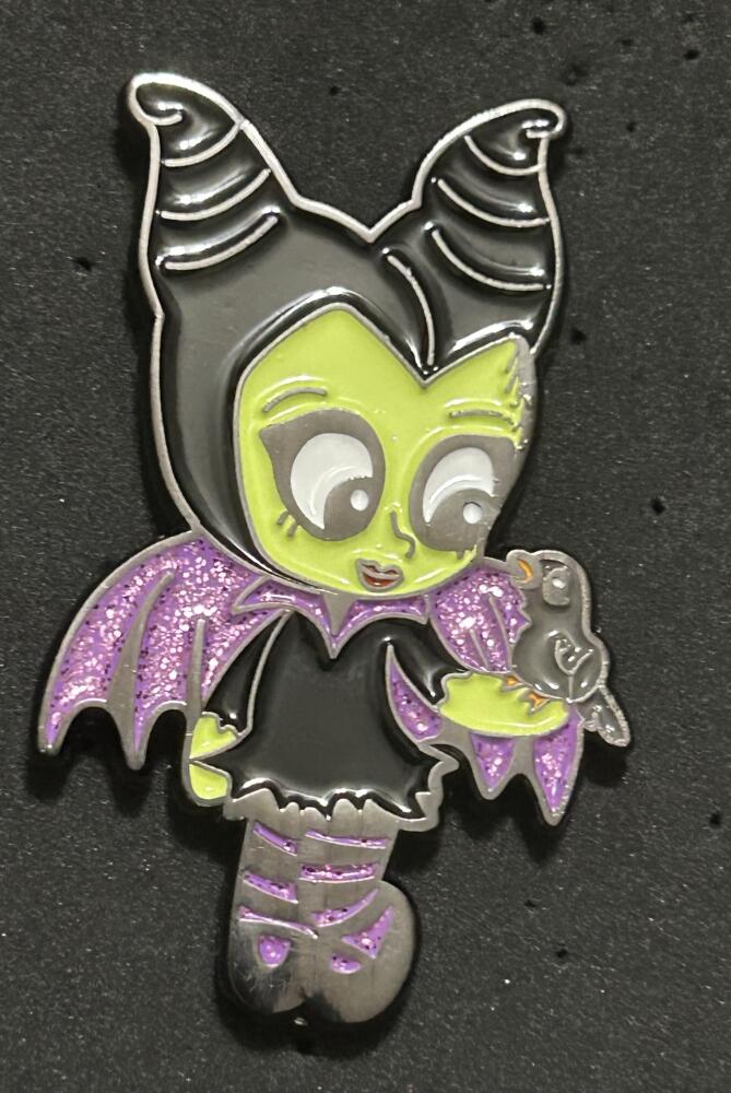 94257 - Cute glitter maleficent and Diablo - Fantasy Unlicensed Disney Pin
