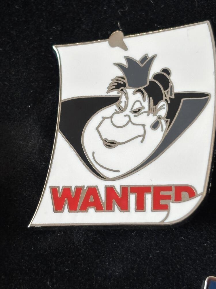 95629 - Queen of Hearts - No Hidden Mickey - Cast Lanyard Collection ...