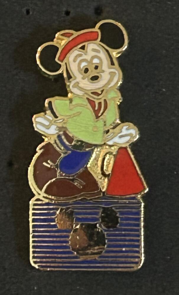 96042 - Director Mickey with Disney Channel Logo - Disney Channel