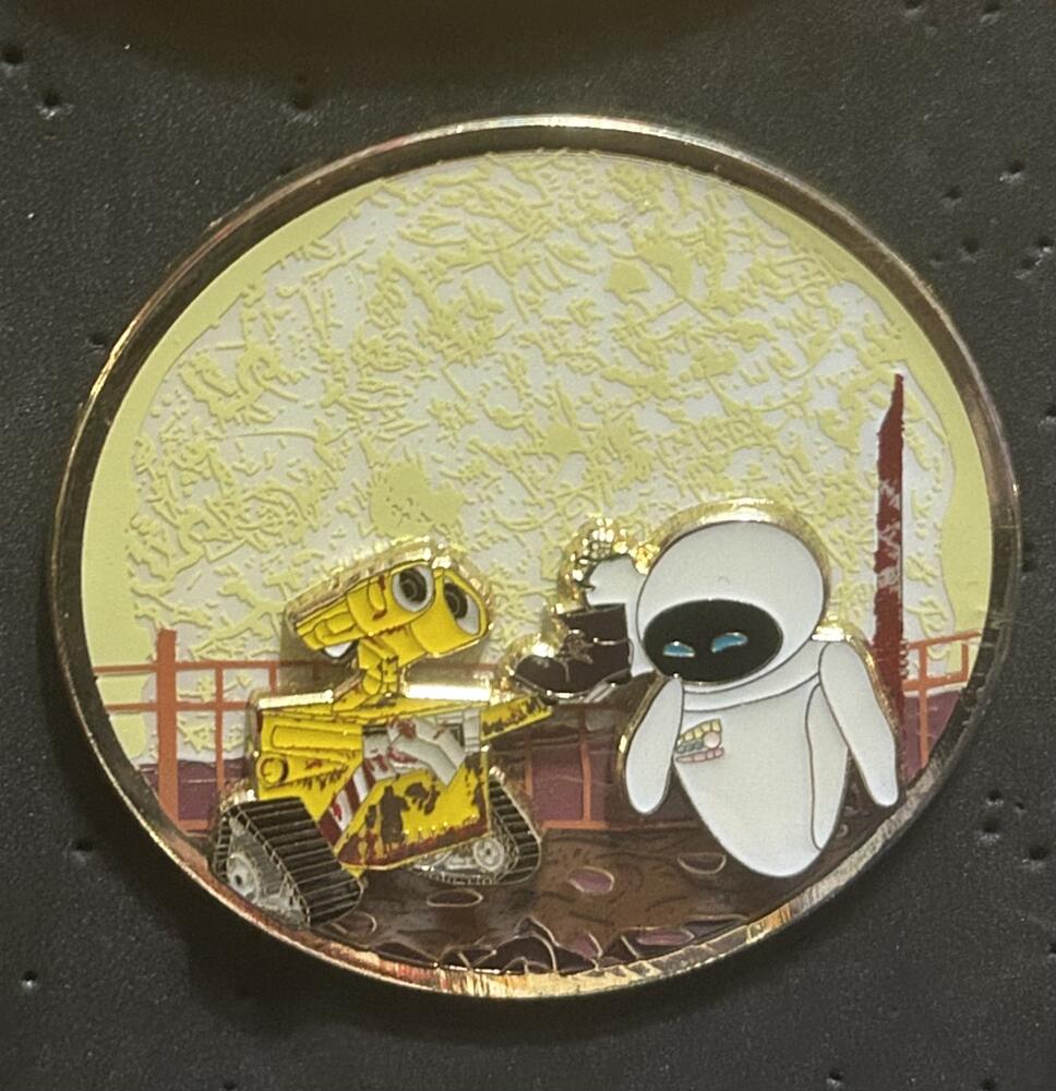 96592 - The Legscy: Wall-e and Eve - Fantasy Unlicensed Disney Pin