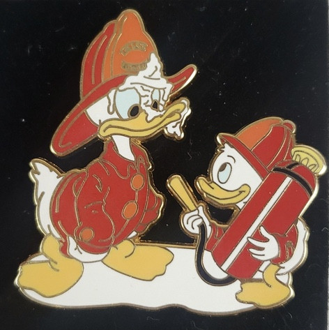 9687 - Donald Duck firefighter w/ Huey - Fire Fighter